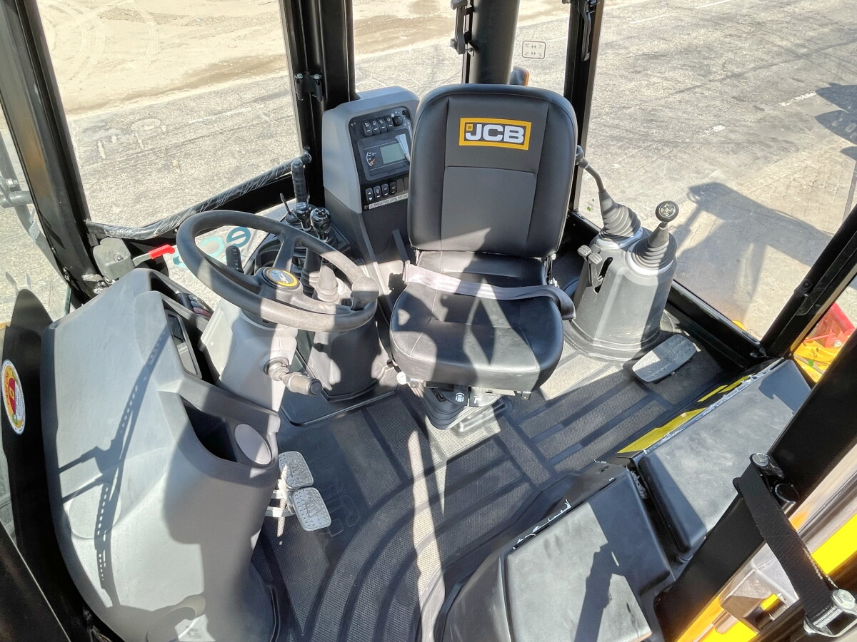 JCB 3DX Backhoe Loader - Heavy Lift Europe BV